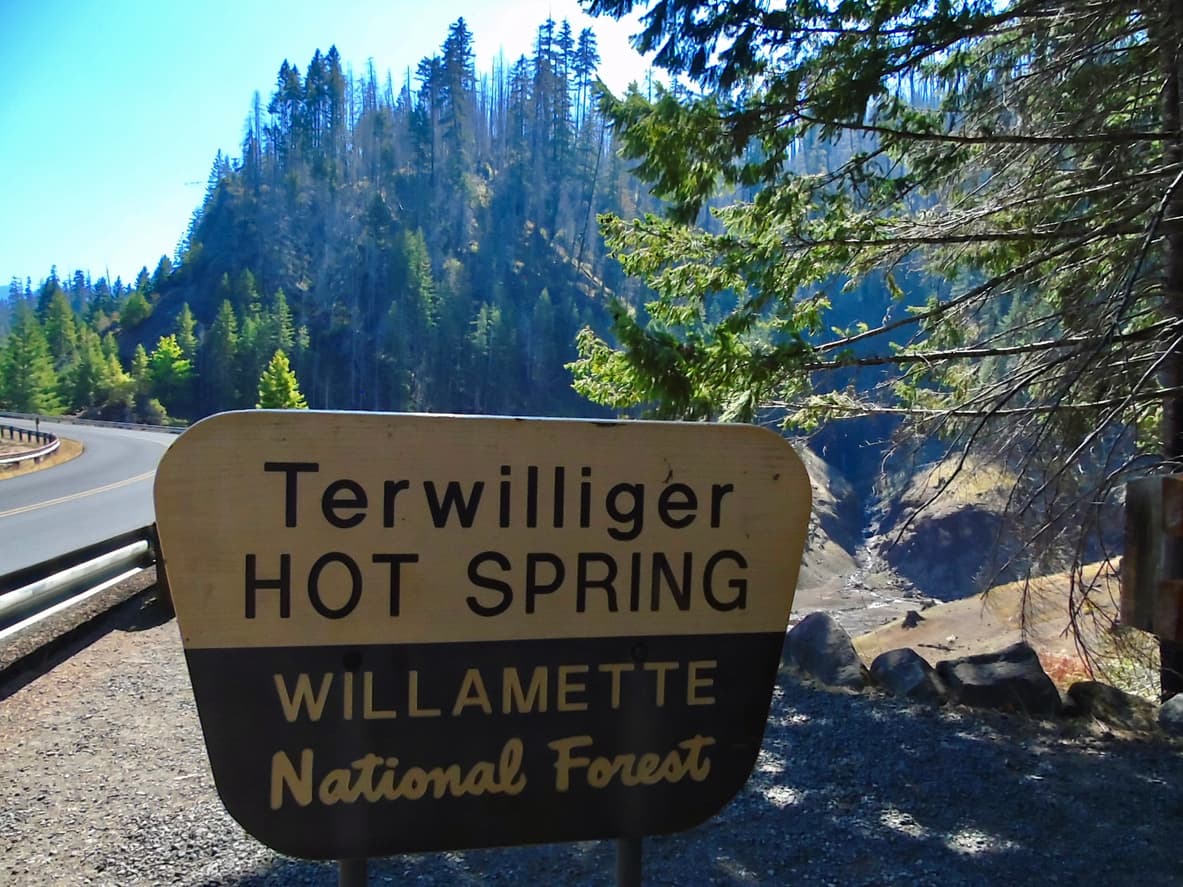 Terwilliger Hot Springs Sign – Soak Oregon